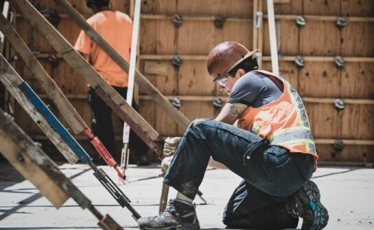 Safety Toes: Materials That Keep Your Feet Safe